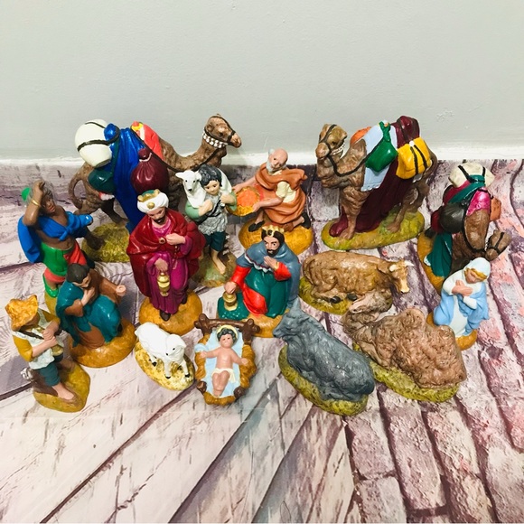 Holiday | Vintage Atlantic Mold Hand Painted Ceramic 19 Piece Nativity ...